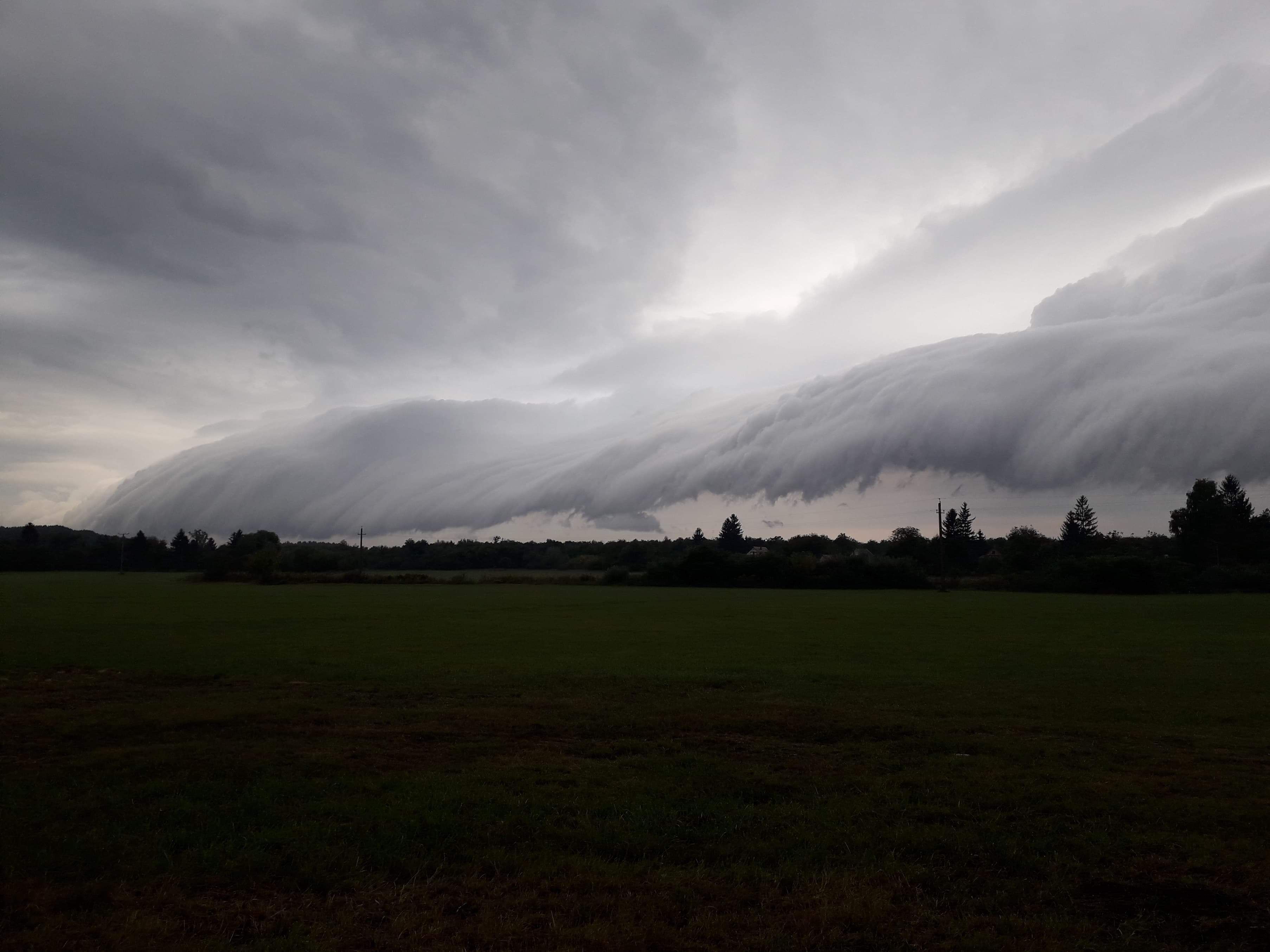 Lenyűgöző időjárási jelenség Nyíregyháza felett (fotók)