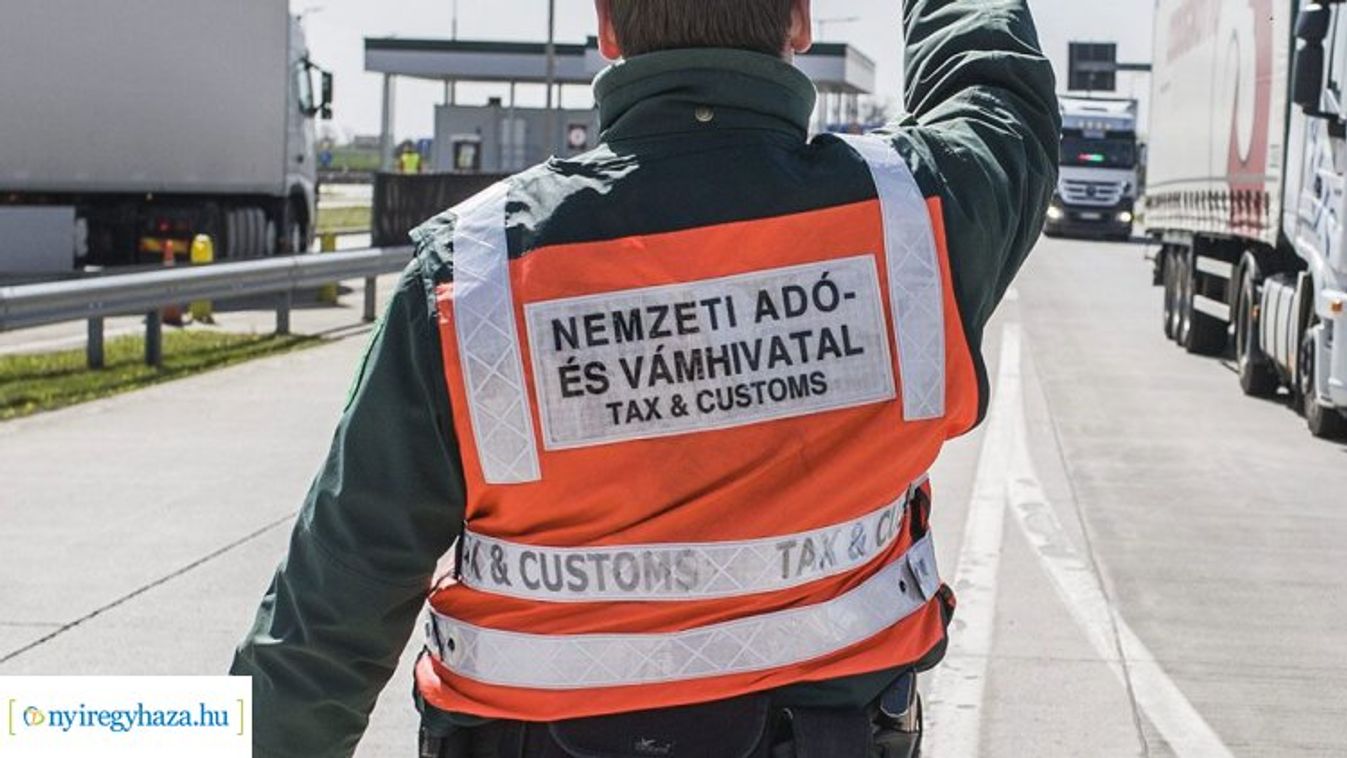 Nemcsak dohány, boxer és vipera is volt a poggyászokban