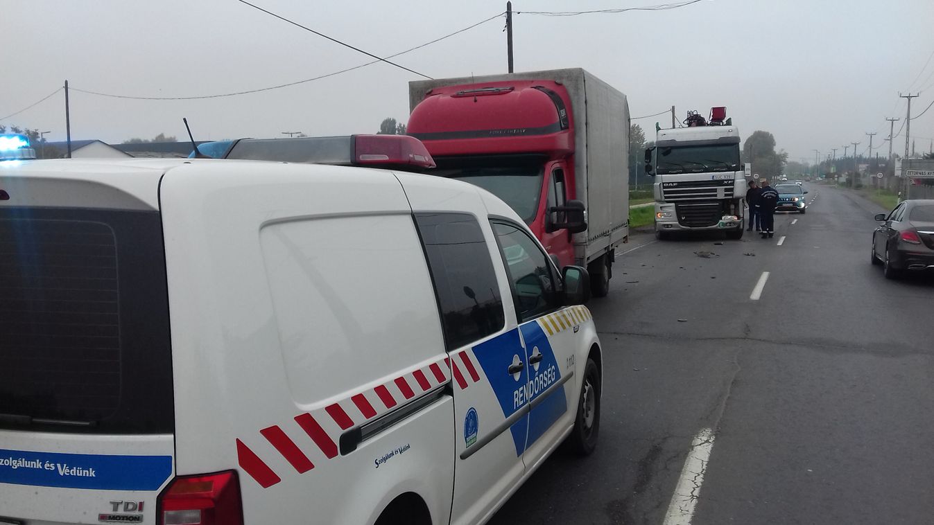 SZON - Pótkocsis teherautó és egy kisteherautó ütközött a 36-os főúton ...
