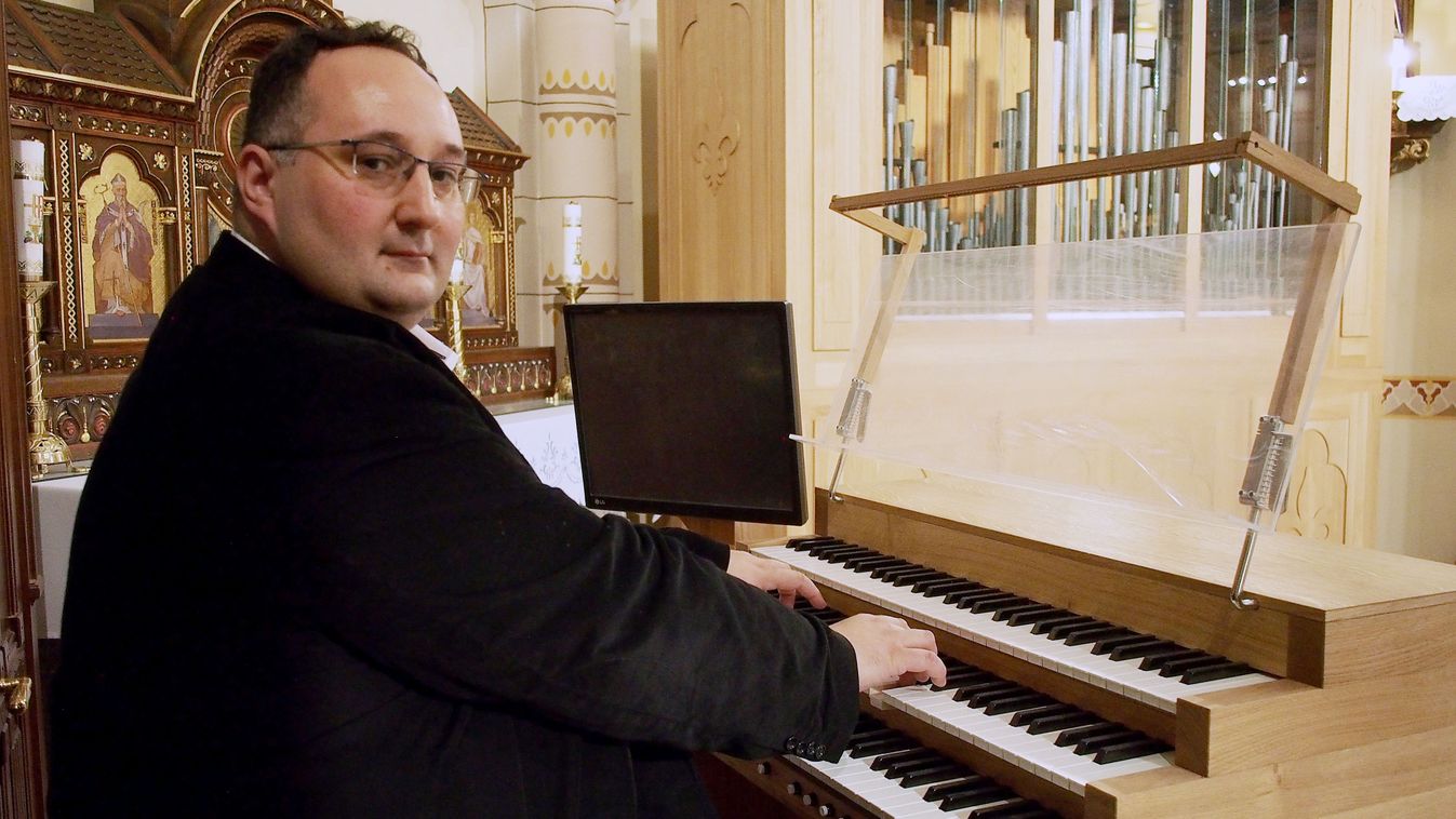Új orgona a római katolikus templomban