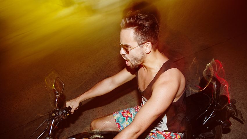 SZON - Motorral vágott neki az útnak, közben be volt drogozva a ... SZON - Motorral vágott neki az útnak, közben be volt drogozva a ...