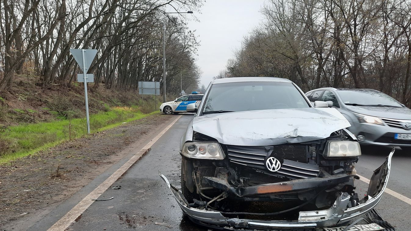 Három autó ütközött a 41-es főúton!