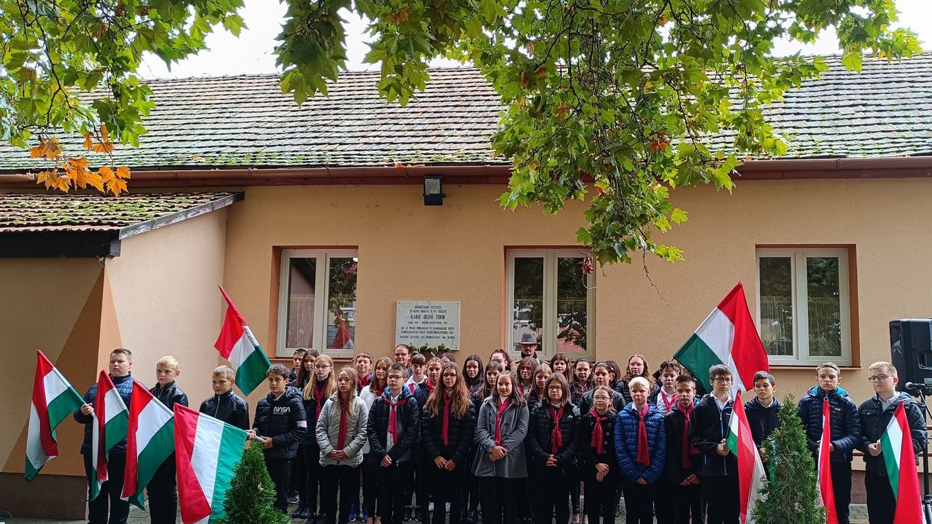 SZON - Dicsőség a hősöknek!