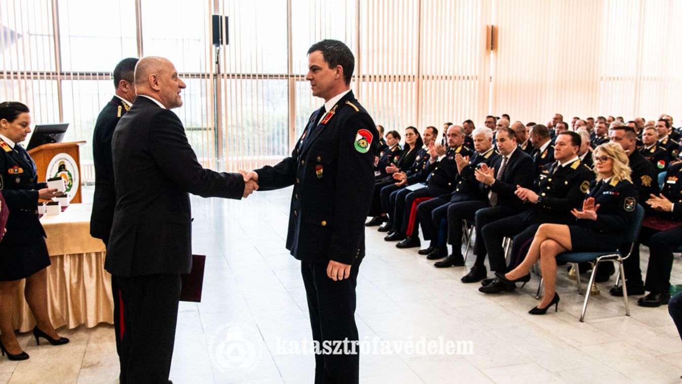 Az Év tisztje Kormos Róbert tűzoltó százados