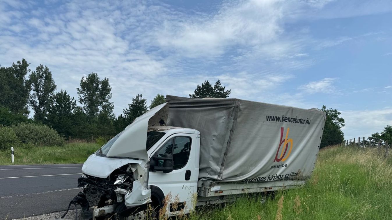 Karambol Rohod határában: kisteherautók rohantak egymásba
