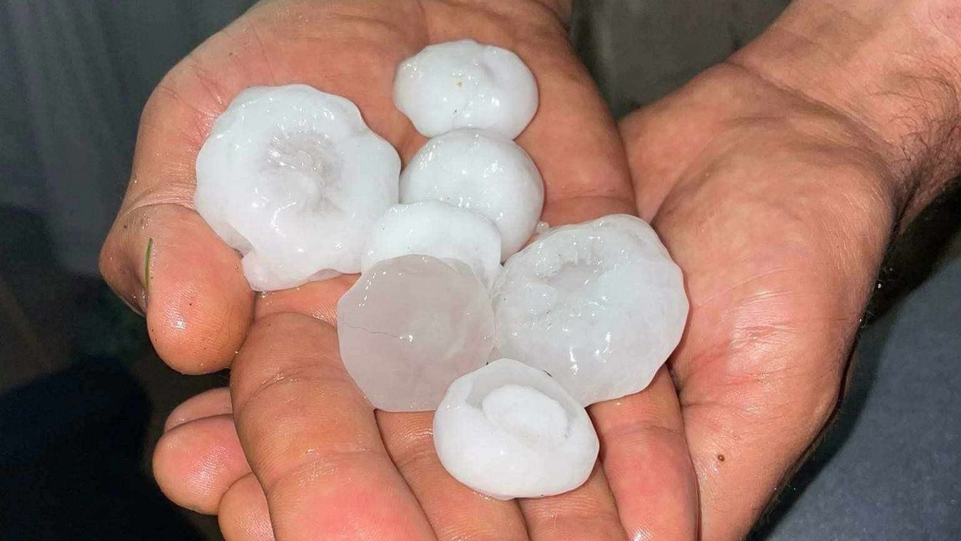 Jéggel érkezett a vihar