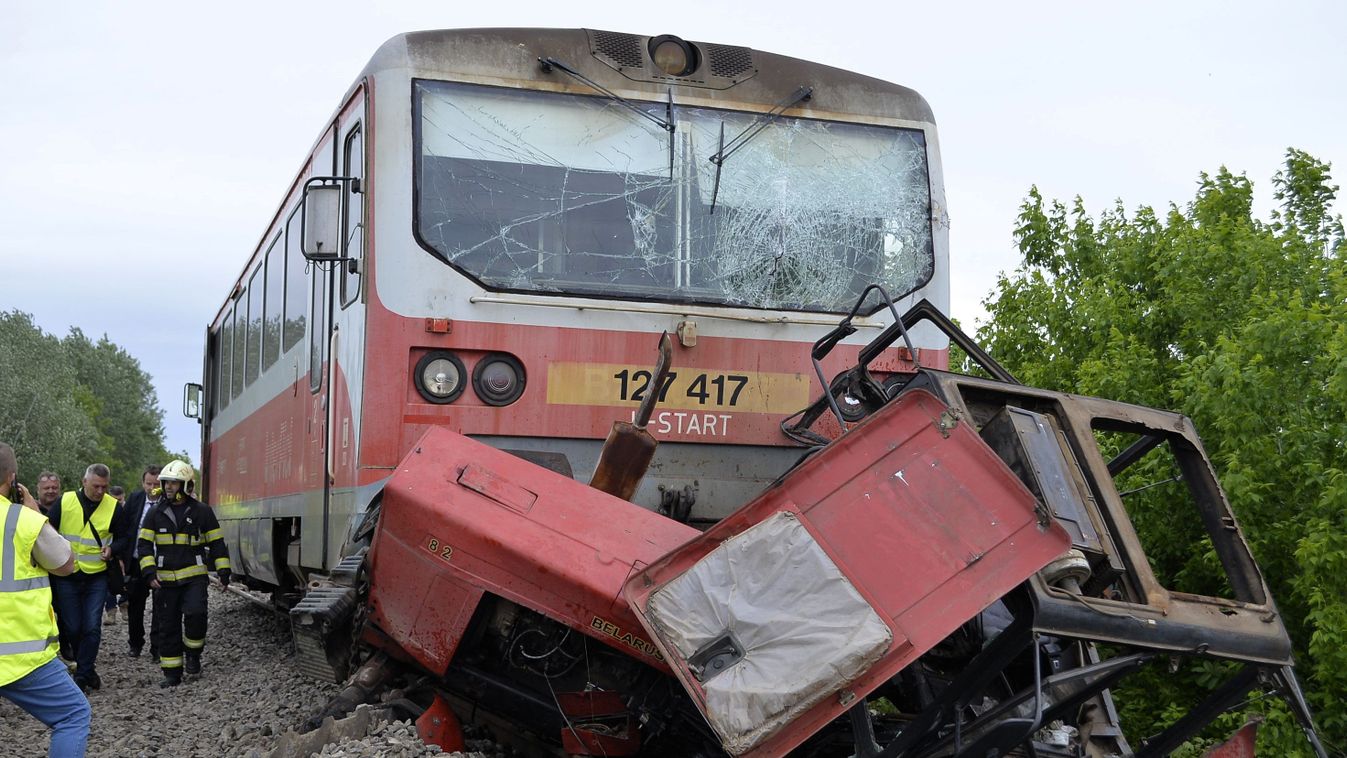 Súlyos vonatbaleset Tiszalöknél: mentőhelikopter érkezett az ...
