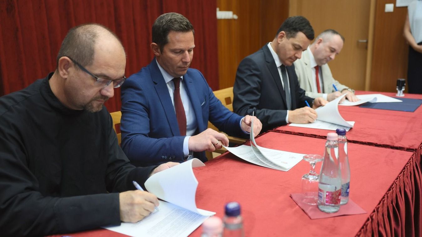 Slachta Margit és Szent Atanáz: közös cél!