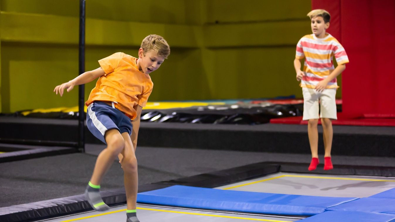 A trambulin: gerincsérülés, ficam, bénulás. Nem játék!