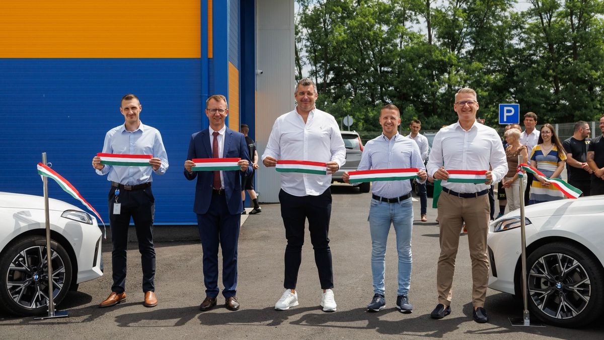 Új üzemcsarnokot adtak át ebben a nyírségi városban