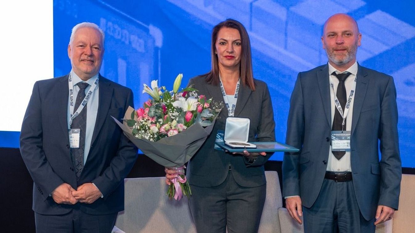 Az EWG két munkatársa is rangos elismerést kapott