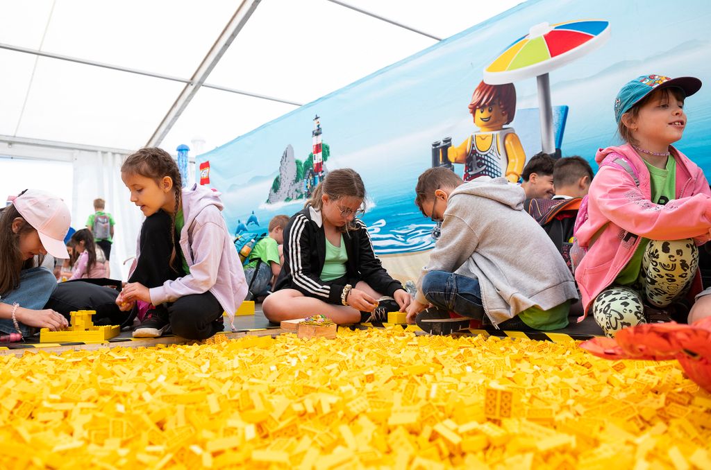 Nyíregyházi LEGO gyár: a játék világnapján 1500 gyerek játszhatott a ...